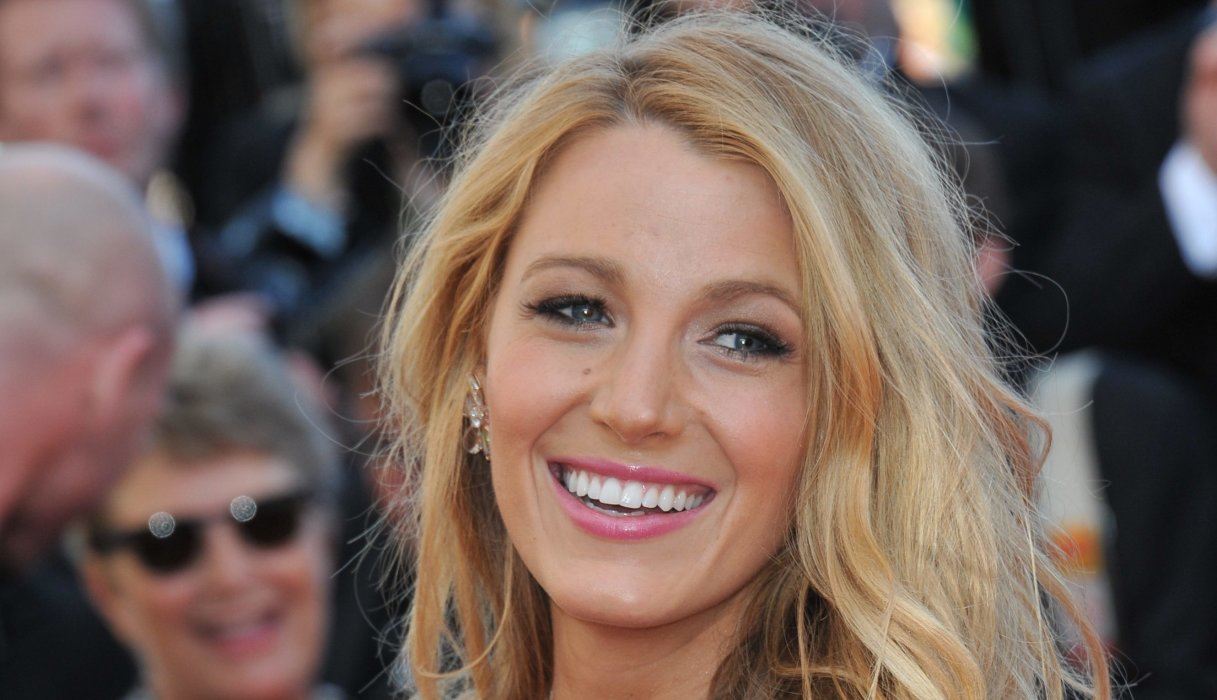 12 Celebs Embarrassed By Hacked Cellphone Pictures - Page 6 of 12 ...